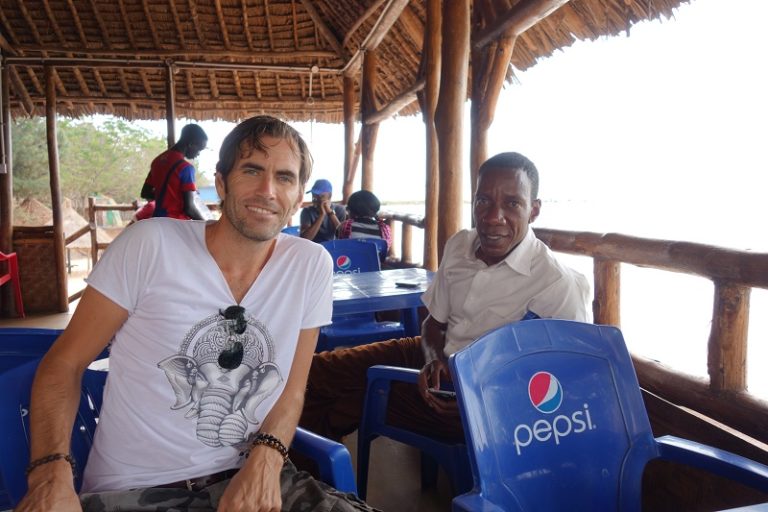 BENITHO - AUF EIN EIS IN DARESSALAM - LoveWorldTrip